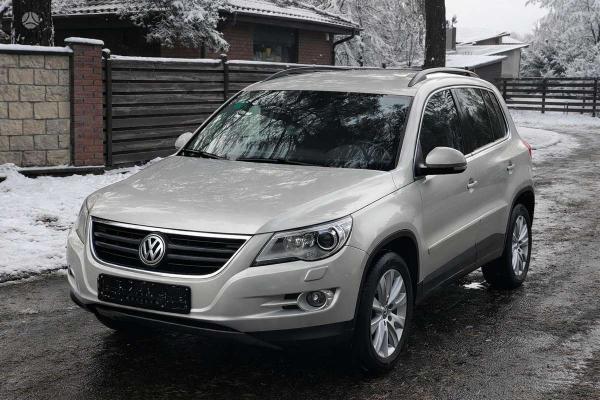 Pelēks Volkswagen Tiguan 2008 Viļņa, ar dzinēja tilpumu 1.39 L un nobraukumu 233 tūkst. km par 4950 €, foto 1 vietnē AUTOMOTO.COM.LV