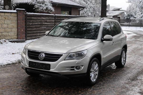 Pelēks Volkswagen Tiguan 2008 Viļņa, ar dzinēja tilpumu 1.39 L un nobraukumu 233 tūkst. km par 4950 €, foto 2 vietnē AUTOMOTO.COM.LV
