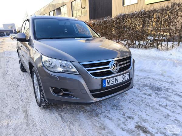 Pelēks Volkswagen Tiguan 2008 Kauņa, ar dzinēja tilpumu 2.00 L un nobraukumu 322 tūkst. km par 4500 €, foto 1 vietnē AUTOMOTO.COM.LV