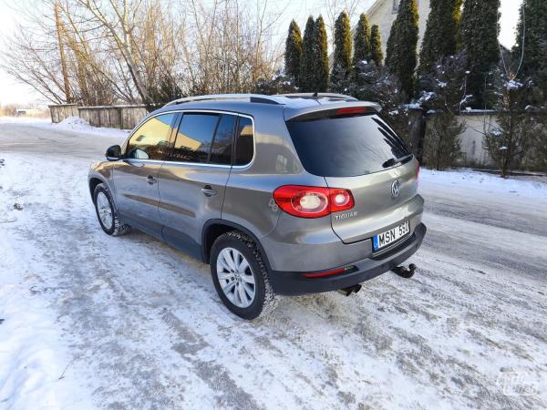 Pelēks Volkswagen Tiguan 2008 Kauņa, ar dzinēja tilpumu 2.00 L un nobraukumu 322 tūkst. km par 4500 €, foto 2 vietnē AUTOMOTO.COM.LV