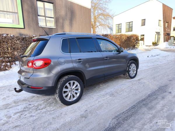 Pelēks Volkswagen Tiguan 2008 Kauņa, ar dzinēja tilpumu 2.00 L un nobraukumu 322 tūkst. km par 4500 €, foto 3 vietnē AUTOMOTO.COM.LV