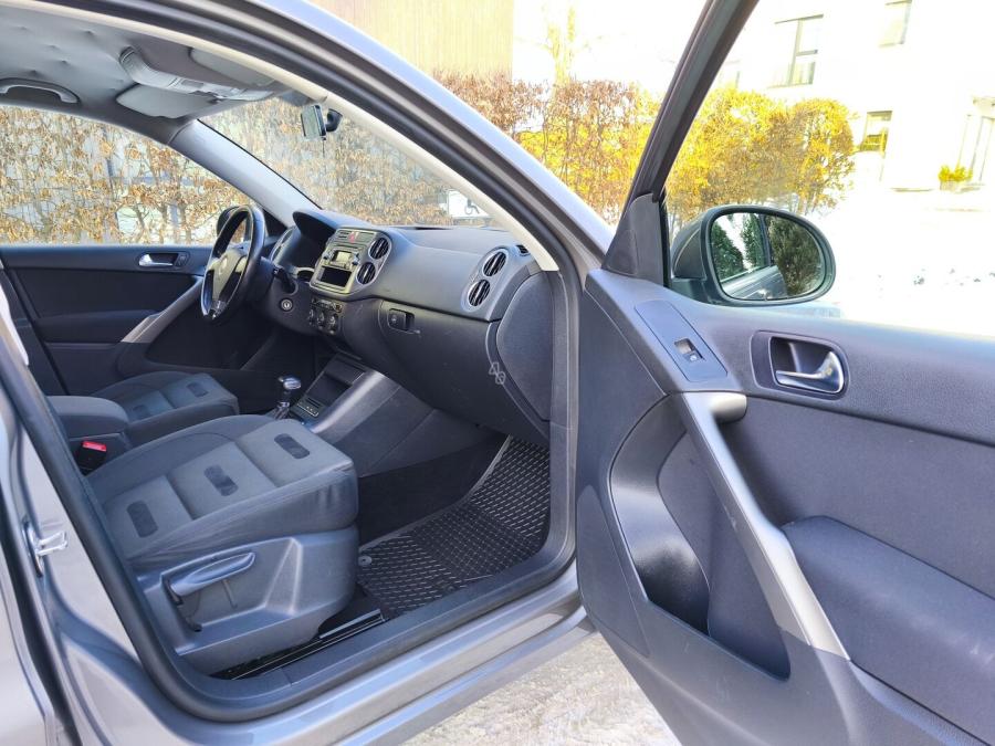 Pelēks Volkswagen Tiguan 2008 Kauņa, ar dzinēja tilpumu 2.00 L un nobraukumu 322 tūkst. km par 4500 €, foto 11 vietnē AUTOMOTO.COM.LV