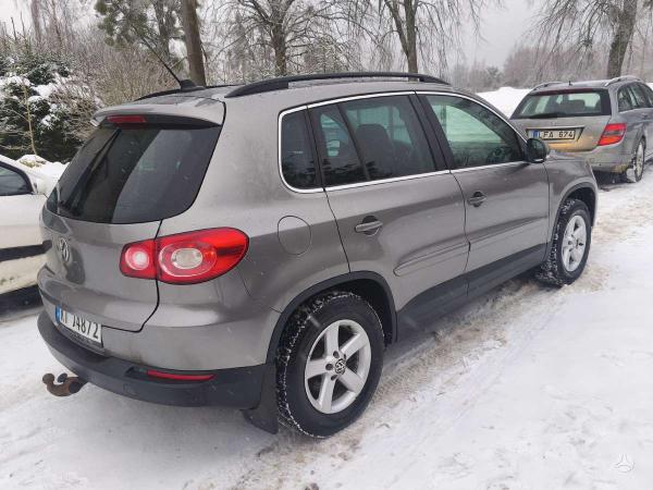 Pelēks Volkswagen Tiguan 2008 Prienai, ar dzinēja tilpumu 1.97 L un nobraukumu 310 tūkst. km par 3300 €, foto 5 vietnē AUTOMOTO.COM.LV