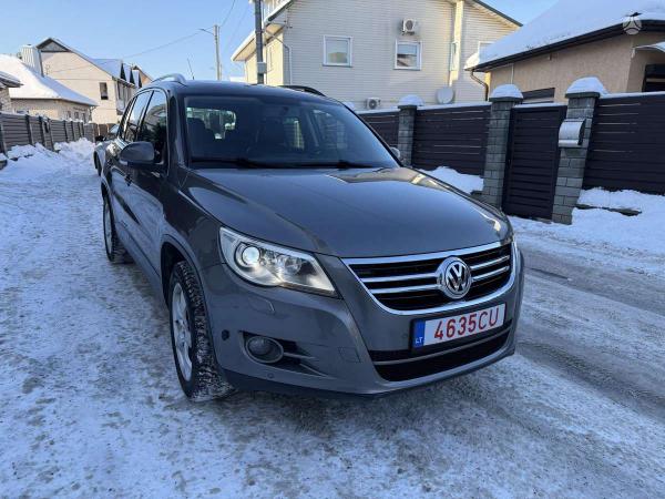 Grey Volkswagen Tiguan 2008 in Kaunas, with an engine capacity of 1.97 L and mileage of 240 thousand km for 5500 €, photo 1 on AUTOMOTO.COM.LV