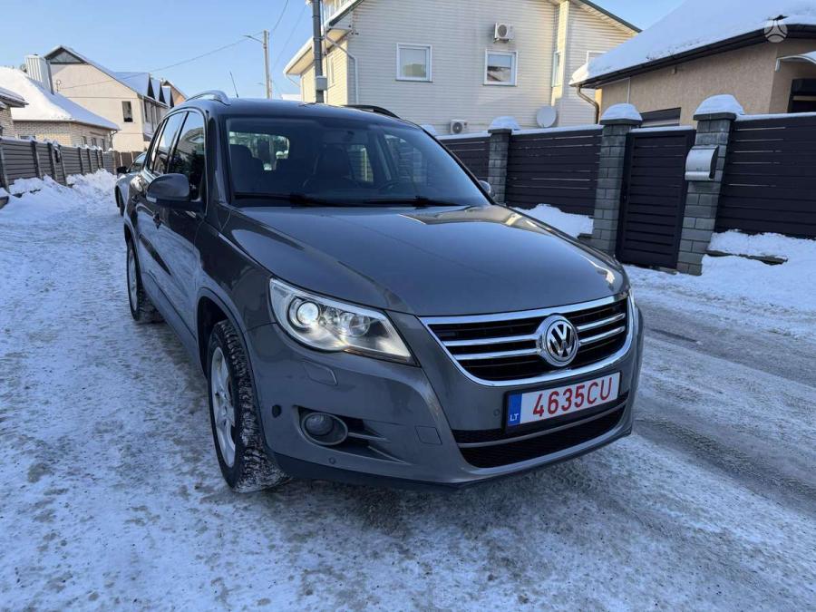 Pelēks Volkswagen Tiguan 2008 Kauņa, ar dzinēja tilpumu 1.97 L un nobraukumu 240 tūkst. km par 5500 €, foto 1 vietnē AUTOMOTO.COM.LV