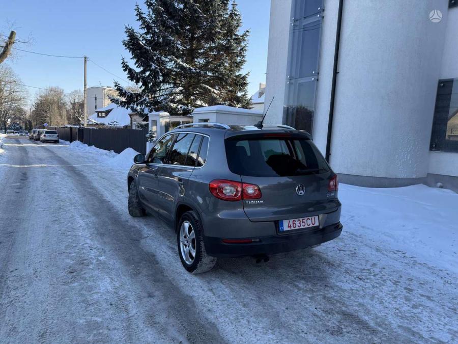 Pelēks Volkswagen Tiguan 2008 Kauņa, ar dzinēja tilpumu 1.97 L un nobraukumu 240 tūkst. km par 5500 €, foto 7 vietnē AUTOMOTO.COM.LV