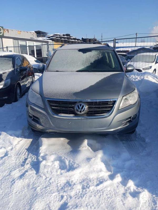 Grey Volkswagen Tiguan 2008 in Kaunas, with an engine capacity of 2.00 L and mileage of 320 thousand km for 4100 €, photo 4 on AUTOMOTO.COM.LV