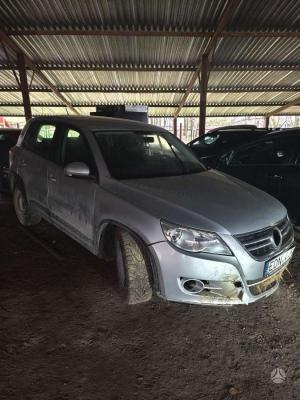 Grey Volkswagen Tiguan 2008 in Taurage, with an engine capacity of 1.39 L and mileage of 240 thousand km for 1800 €, photo 4 on AUTOMOTO.COM.LV