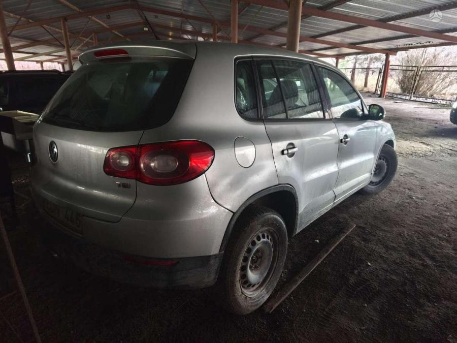 Grey Volkswagen Tiguan 2008 in Taurage, with an engine capacity of 1.39 L and mileage of 240 thousand km for 1800 €, photo 8 on AUTOMOTO.COM.LV