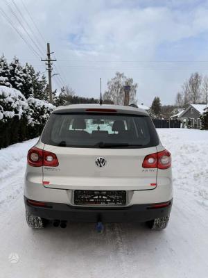 Grey Volkswagen Tiguan 2008 in Utena, with an engine capacity of 2.00 L and mileage of 217 thousand km for 5900 €, photo 11 on AUTOMOTO.COM.LV