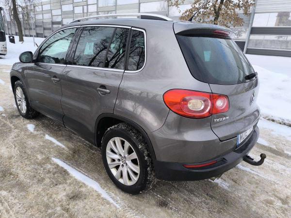 Pelēks Volkswagen Tiguan 2008 Viļņa, ar dzinēja tilpumu 1.97 L un nobraukumu 300 tūkst. km par 4300 €, foto 8 vietnē AUTOMOTO.COM.LV