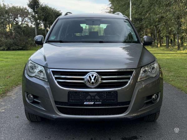Pelēks Volkswagen Tiguan 2008 Kretinga, ar dzinēja tilpumu 1.98 L un nobraukumu 245 tūkst. km par 5990 €, foto 1 vietnē AUTOMOTO.COM.LV