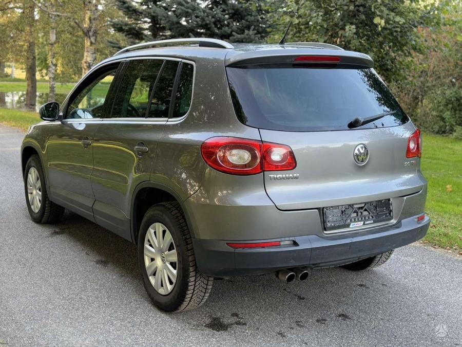 Grey Volkswagen Tiguan 2008 in Kretinga, with an engine capacity of 1.98 L and mileage of 245 thousand km for 5990 €, photo 6 on AUTOMOTO.COM.LV