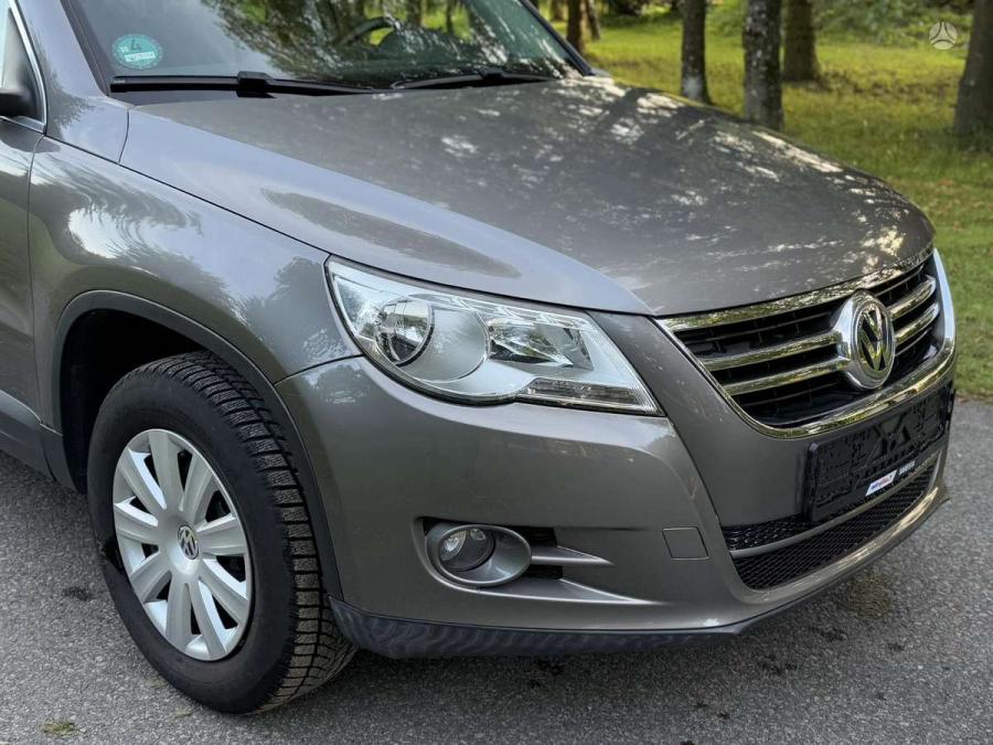 Grey Volkswagen Tiguan 2008 in Kretinga, with an engine capacity of 1.98 L and mileage of 245 thousand km for 5990 €, photo 8 on AUTOMOTO.COM.LV
