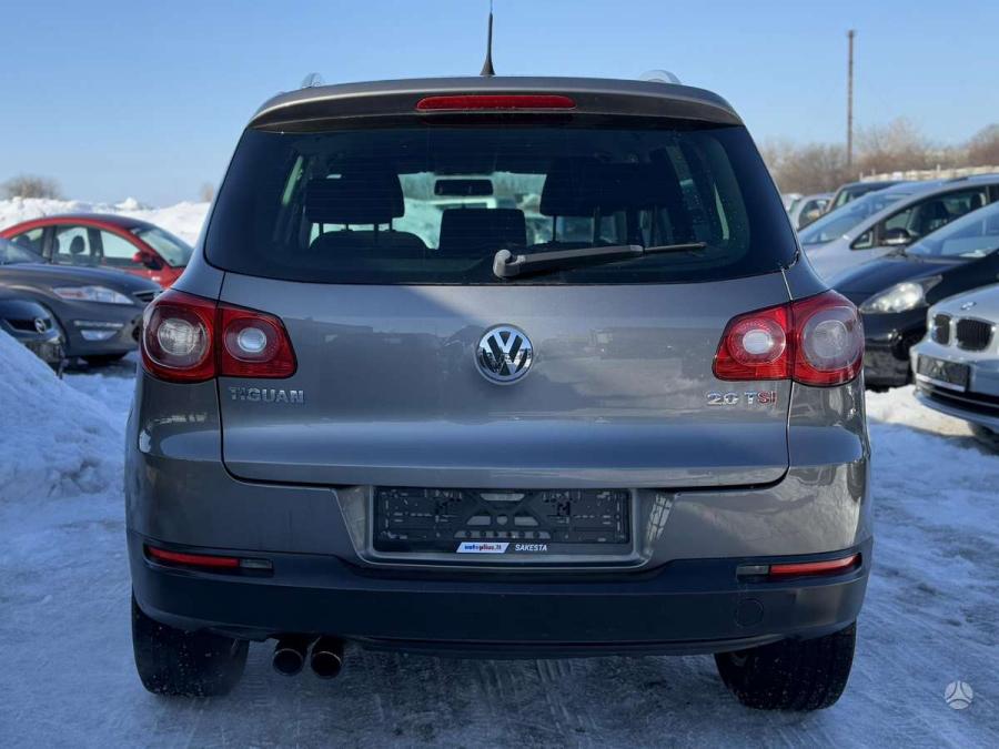 Grey Volkswagen Tiguan 2008 in Kretinga, with an engine capacity of 1.98 L and mileage of 245 thousand km for 5999 €, photo 5 on AUTOMOTO.COM.LV