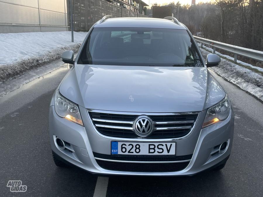 Grey Volkswagen Tiguan 2008 in Vilnius, with an engine capacity of 2.00 L and mileage of 400 thousand km for 3900 €, photo 2 on AUTOMOTO.COM.LV