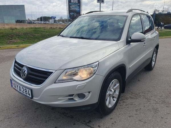 Grey Volkswagen Tiguan 2008 in Kaunas, with an engine capacity of 2.00 L and mileage of 350 thousand km for 3950 €, photo 1 on AUTOMOTO.COM.LV