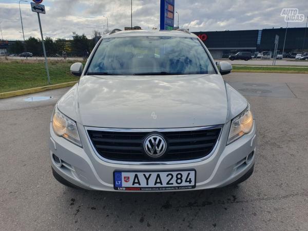 Grey Volkswagen Tiguan 2008 in Kaunas, with an engine capacity of 2.00 L and mileage of 350 thousand km for 3950 €, photo 2 on AUTOMOTO.COM.LV