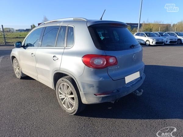 Grey Volkswagen Tiguan 2008 in Avizieniai, with an engine capacity of 2.00 L and mileage of 345 thousand km for 3800 €, photo 3 on AUTOMOTO.COM.LV