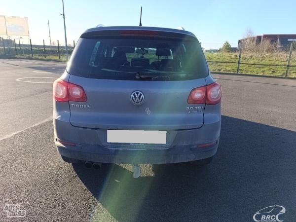 Grey Volkswagen Tiguan 2008 in Avizieniai, with an engine capacity of 2.00 L and mileage of 345 thousand km for 3800 €, photo 4 on AUTOMOTO.COM.LV