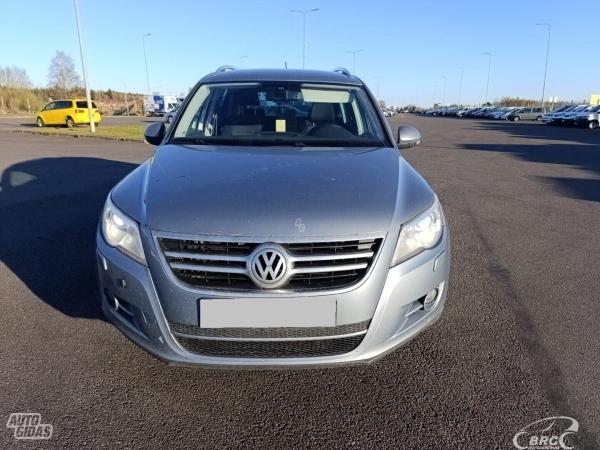 Grey Volkswagen Tiguan 2008 in Avizieniai, with an engine capacity of 2.00 L and mileage of 345 thousand km for 3800 €, photo 8 on AUTOMOTO.COM.LV