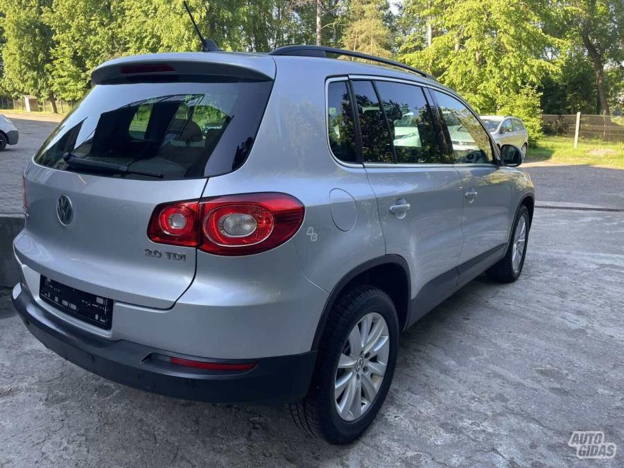 Pelēks Volkswagen Tiguan 2008 Prienai, ar dzinēja tilpumu 2.00 L un nobraukumu 305 tūkst. km par 4999 €, foto 1 vietnē AUTOMOTO.COM.LV