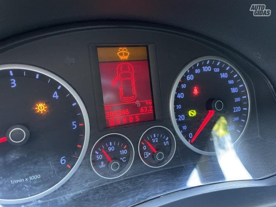 Pelēks Volkswagen Tiguan 2008 Prienai, ar dzinēja tilpumu 2.00 L un nobraukumu 305 tūkst. km par 4999 €, foto 4 vietnē AUTOMOTO.COM.LV