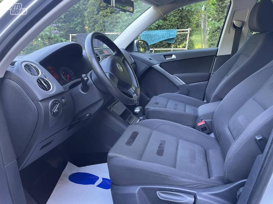 Pelēks Volkswagen Tiguan 2008 Prienai, ar dzinēja tilpumu 2.00 L un nobraukumu 305 tūkst. km par 4999 €, foto 9 vietnē AUTOMOTO.COM.LV