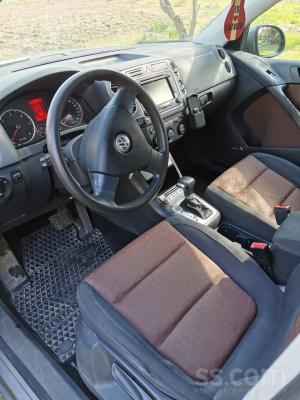Pelēks Volkswagen Tiguan 2008 Talsi, ar dzinēja tilpumu 2.00 L un nobraukumu 392 tūkst. km par 4300 €, foto 7 vietnē AUTOMOTO.COM.LV
