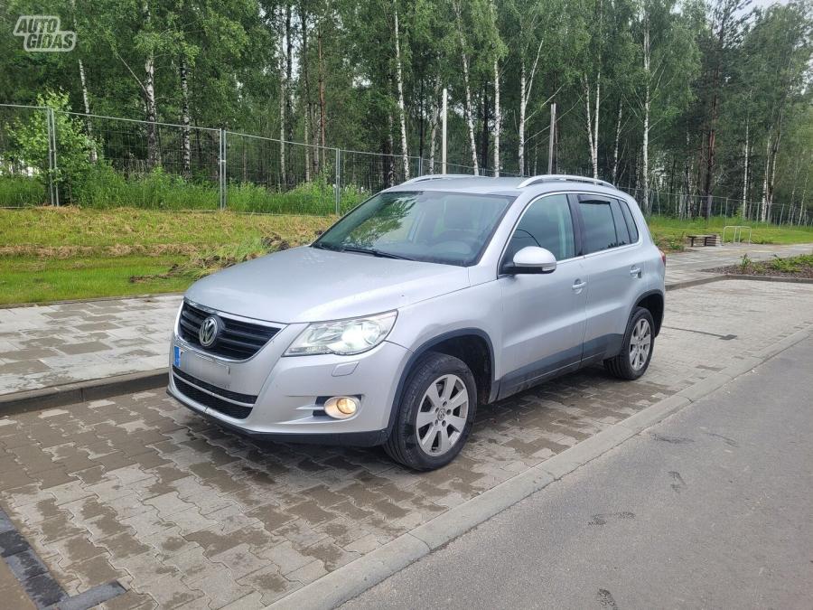 Grey Volkswagen Tiguan 2008 in Vilnius, with an engine capacity of 2.00 L and mileage of 273 thousand km for 2100 €, photo 1 on AUTOMOTO.COM.LV