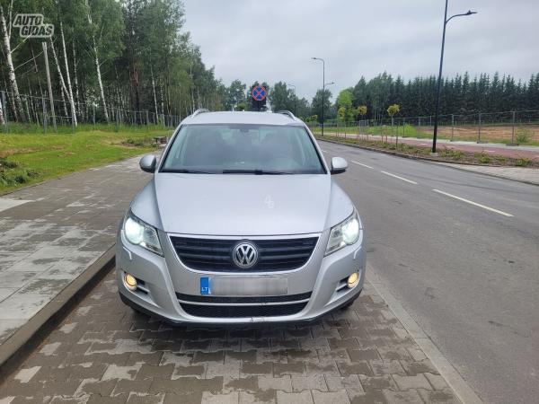 Pelēks Volkswagen Tiguan 2008 Viļņa, ar dzinēja tilpumu 2.00 L un nobraukumu 273 tūkst. km par 2100 €, foto 2 vietnē AUTOMOTO.COM.LV