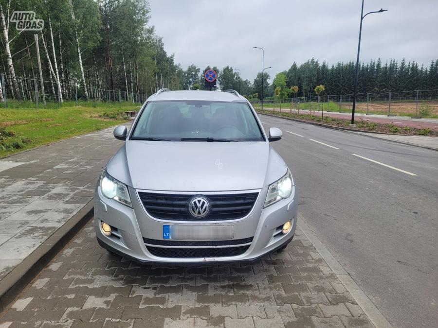 Grey Volkswagen Tiguan 2008 in Vilnius, with an engine capacity of 2.00 L and mileage of 273 thousand km for 2100 €, photo 3 on AUTOMOTO.COM.LV