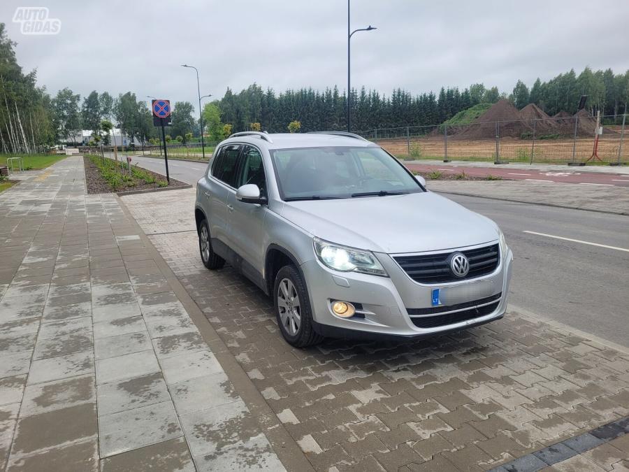 Grey Volkswagen Tiguan 2008 in Vilnius, with an engine capacity of 2.00 L and mileage of 273 thousand km for 2100 €, photo 4 on AUTOMOTO.COM.LV