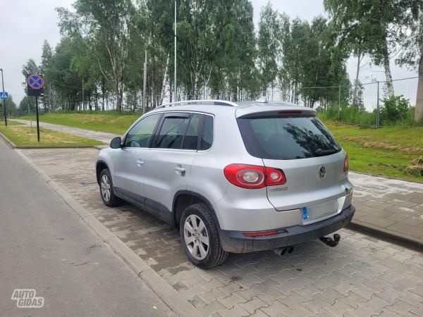 Pelēks Volkswagen Tiguan 2008 Viļņa, ar dzinēja tilpumu 2.00 L un nobraukumu 273 tūkst. km par 2100 €, foto 4 vietnē AUTOMOTO.COM.LV