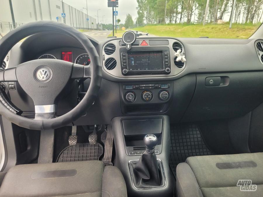 Grey Volkswagen Tiguan 2008 in Vilnius, with an engine capacity of 2.00 L and mileage of 273 thousand km for 2100 €, photo 8 on AUTOMOTO.COM.LV