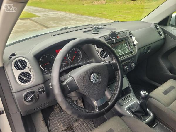 Pelēks Volkswagen Tiguan 2008 Viļņa, ar dzinēja tilpumu 2.00 L un nobraukumu 273 tūkst. km par 2100 €, foto 8 vietnē AUTOMOTO.COM.LV