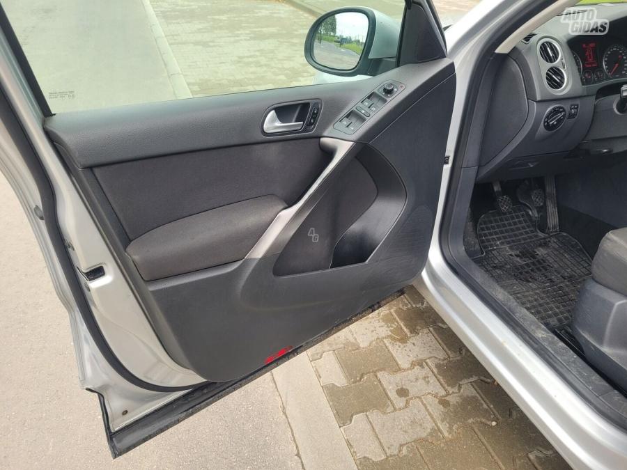 Grey Volkswagen Tiguan 2008 in Vilnius, with an engine capacity of 2.00 L and mileage of 273 thousand km for 2100 €, photo 15 on AUTOMOTO.COM.LV