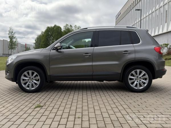 Pelēks Volkswagen Tiguan 2008 Rīga, ar dzinēja tilpumu 2.00 L un nobraukumu 267 tūkst. km par 5400 €, foto 5 vietnē AUTOMOTO.COM.LV