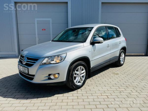 Pelēks Volkswagen Tiguan 2008 Rīga, ar dzinēja tilpumu 2.00 L un nobraukumu 278 tūkst. km par 3750 €, foto 1 vietnē AUTOMOTO.COM.LV