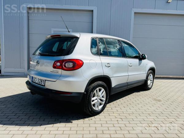 Pelēks Volkswagen Tiguan 2008 Rīga, ar dzinēja tilpumu 2.00 L un nobraukumu 278 tūkst. km par 3750 €, foto 5 vietnē AUTOMOTO.COM.LV