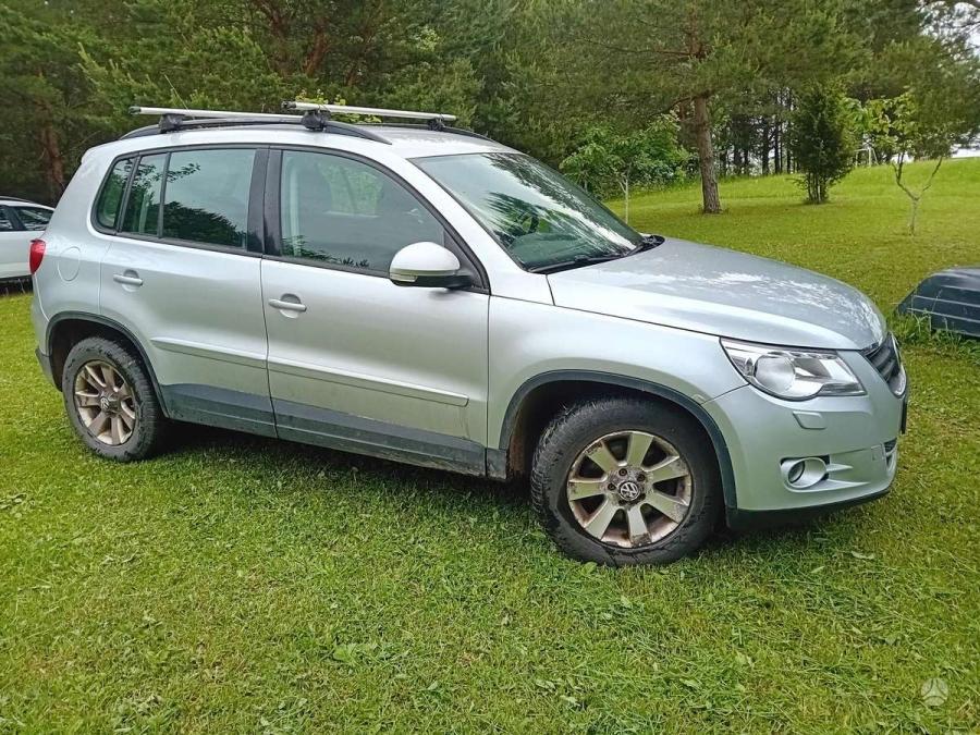Grey Volkswagen Tiguan 2008 in Trakai, with an engine capacity of 1.97 L and mileage of 350 thousand km for 3200 €, photo 3 on AUTOMOTO.COM.LV