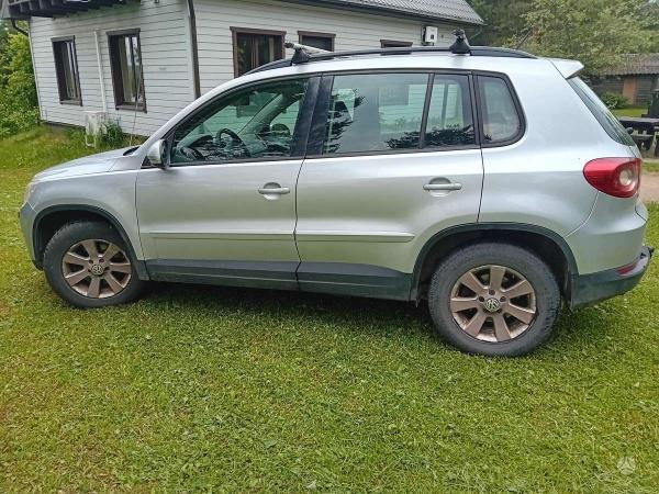 Pelēks Volkswagen Tiguan 2008 Trakai, ar dzinēja tilpumu 1.97 L un nobraukumu 350 tūkst. km par 3200 €, foto 4 vietnē AUTOMOTO.COM.LV