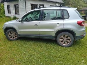 Grey Volkswagen Tiguan 2008 in Trakai, with an engine capacity of 1.97 L and mileage of 350 thousand km for 3200 €, photo 5 on AUTOMOTO.COM.LV
