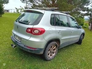 Grey Volkswagen Tiguan 2008 in Trakai, with an engine capacity of 1.97 L and mileage of 350 thousand km for 3200 €, photo 9 on AUTOMOTO.COM.LV