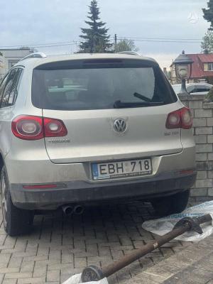 Pelēks Volkswagen Tiguan 2008 Panevēža, ar dzinēja tilpumu 1.97 L un nobraukumu 330 tūkst. km par 2500 €, foto 5 vietnē AUTOMOTO.COM.LV