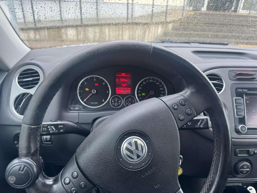 Pelēks Volkswagen Tiguan 2008 Panevēža, ar dzinēja tilpumu 1.97 L un nobraukumu 330 tūkst. km par 2500 €, foto 6 vietnē AUTOMOTO.COM.LV