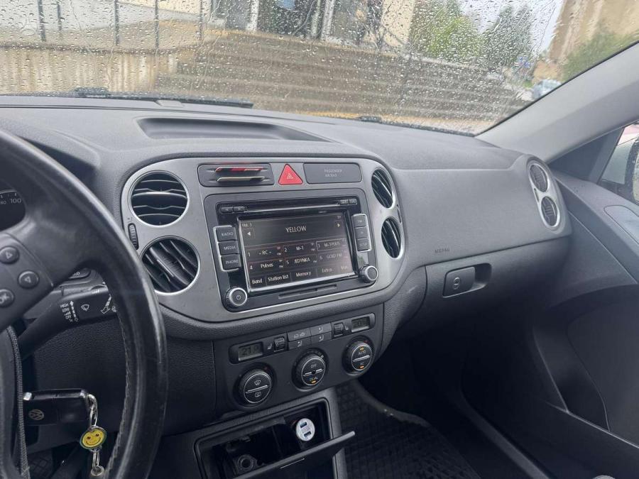 Pelēks Volkswagen Tiguan 2008 Panevēža, ar dzinēja tilpumu 1.97 L un nobraukumu 330 tūkst. km par 2500 €, foto 7 vietnē AUTOMOTO.COM.LV