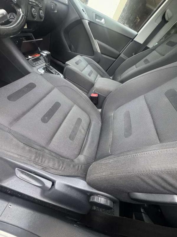Pelēks Volkswagen Tiguan 2008 Panevēža, ar dzinēja tilpumu 1.97 L un nobraukumu 330 tūkst. km par 2500 €, foto 8 vietnē AUTOMOTO.COM.LV