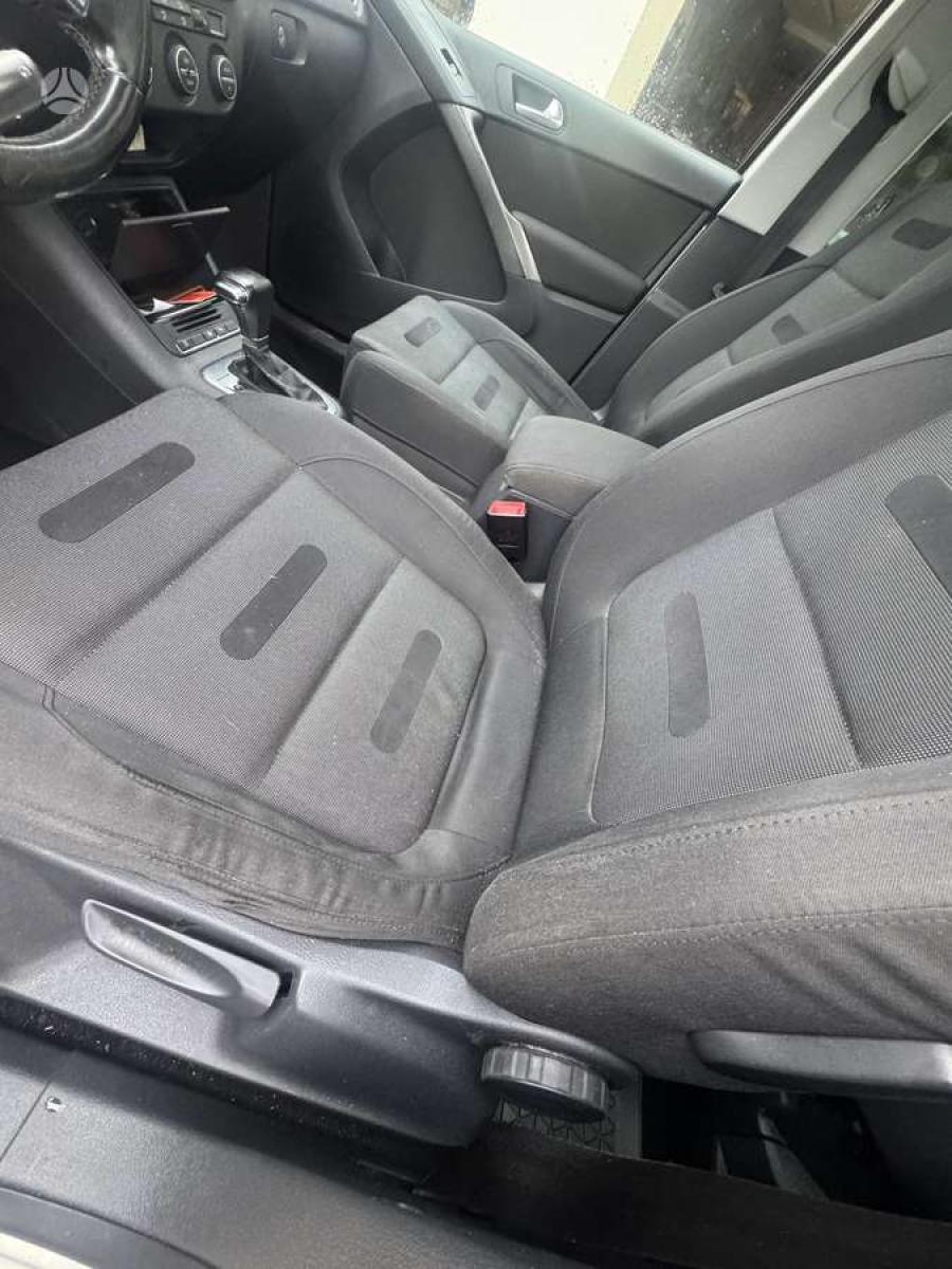Pelēks Volkswagen Tiguan 2008 Panevēža, ar dzinēja tilpumu 1.97 L un nobraukumu 330 tūkst. km par 2500 €, foto 9 vietnē AUTOMOTO.COM.LV