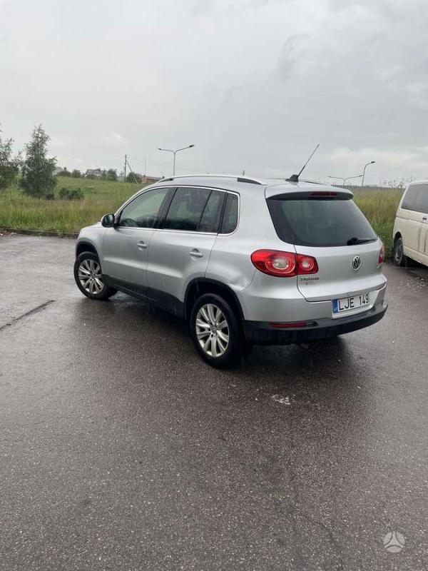 Pelēks Volkswagen Tiguan 2008 Viļņa, ar dzinēja tilpumu 1.97 L un nobraukumu 378 tūkst. km par 3200 €, foto 4 vietnē AUTOMOTO.COM.LV